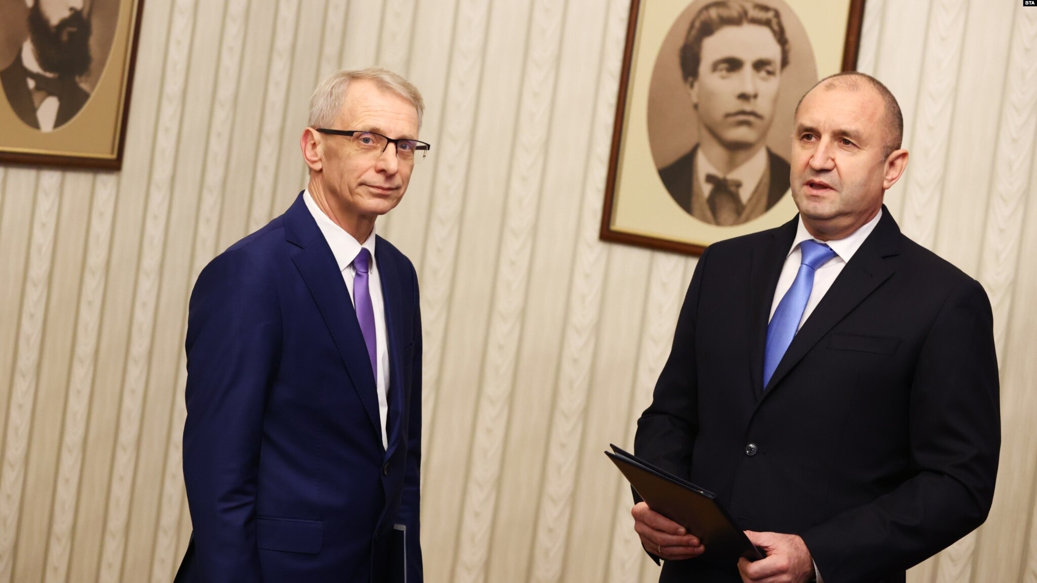 Bulgarii vor și ei la rotativă: Preşedintele Radev l-a desemnat pe Nikolai Denkov să formeze ...